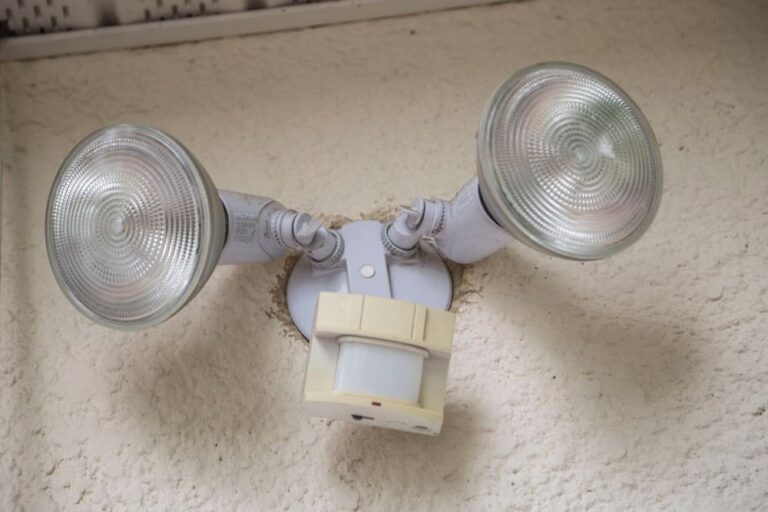 11 Best Light Bulb Security Cameras (2021) | Buyers Guide & Reviews